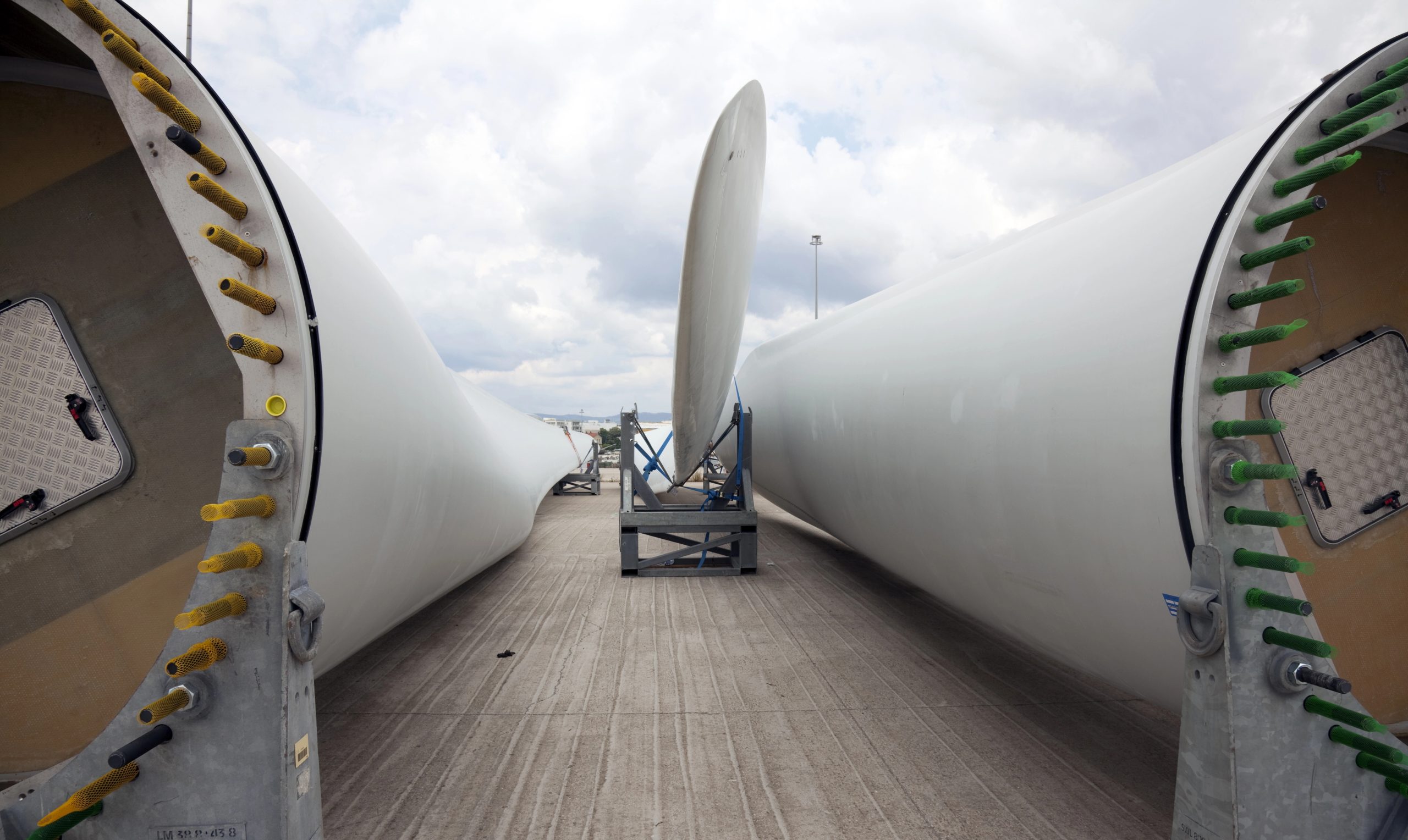How Long are Wind Turbine Blades: The Quick Guide to Their Lengths and ...