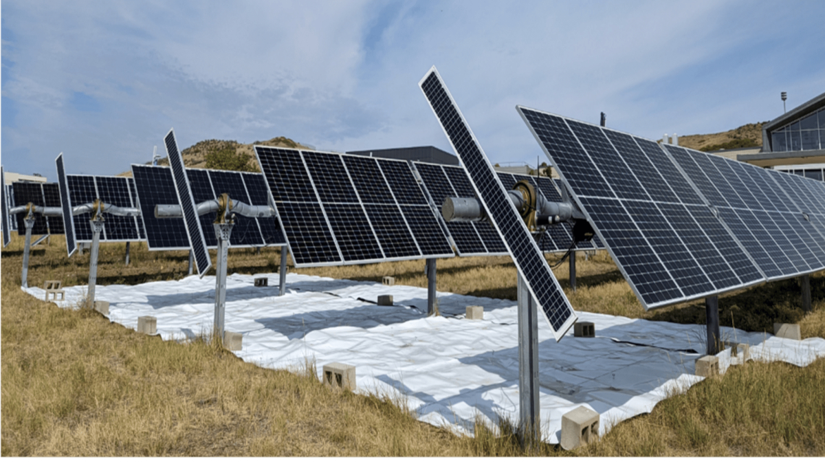 Reflectors Underneath Solar Panels: Boosting Efficiency with Simple Add ... Reflectors Underneath Solar Panels: Boosting Efficiency with Simple Add ...